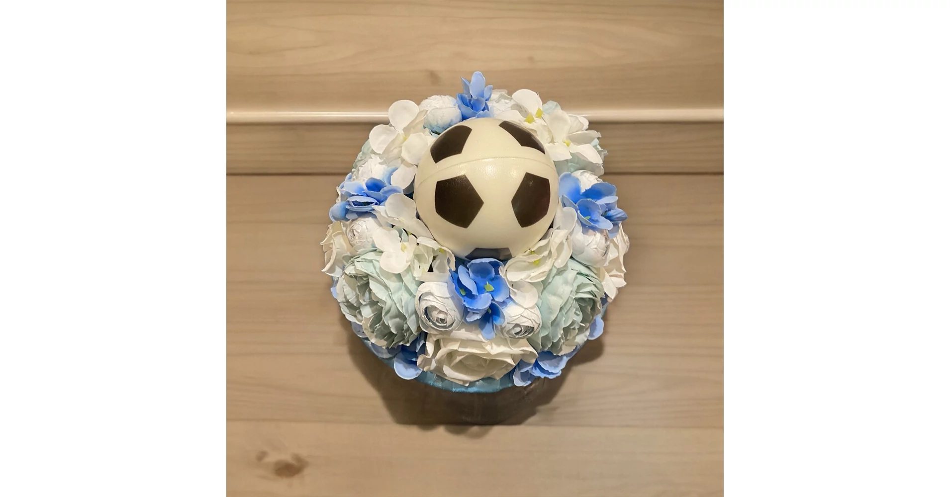 Ballagási labdás csokor - Ajándékküldés díszdobozban